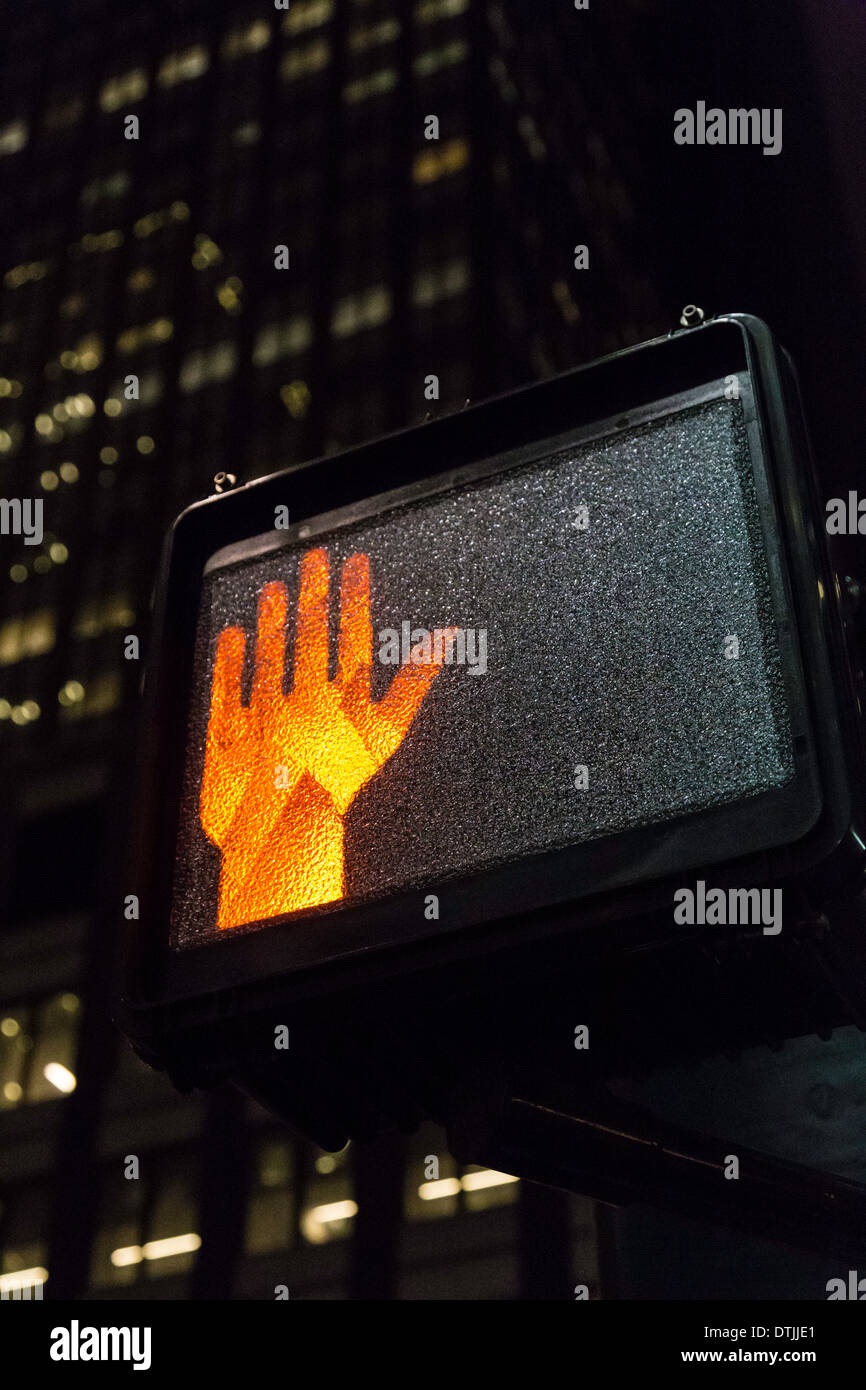 Pedestrian crosswalk signal nyc hi-res stock photography and images - Alamy