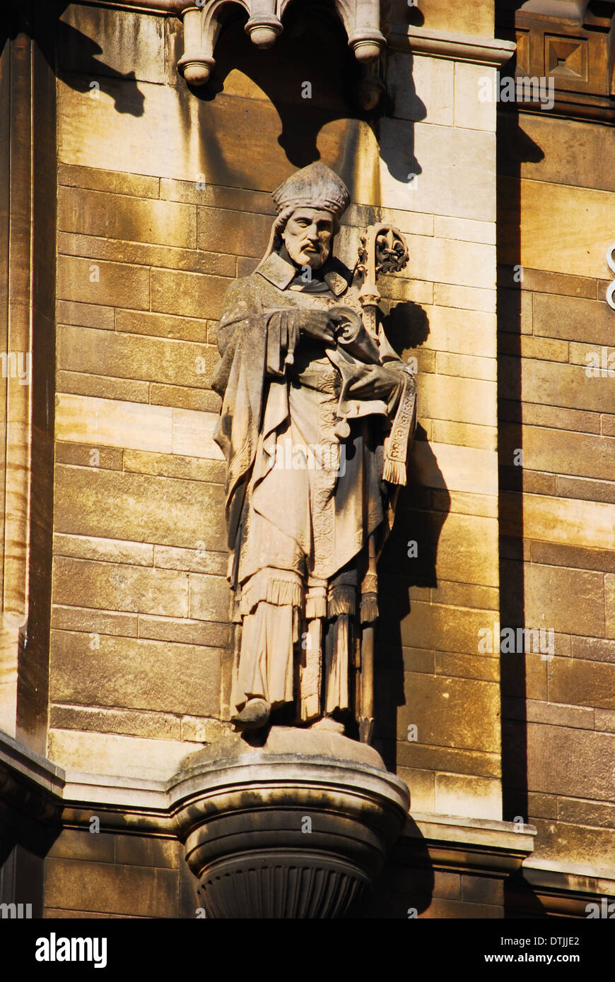 Statue on a building in Cambridge,UK Stock Photo - Alamy