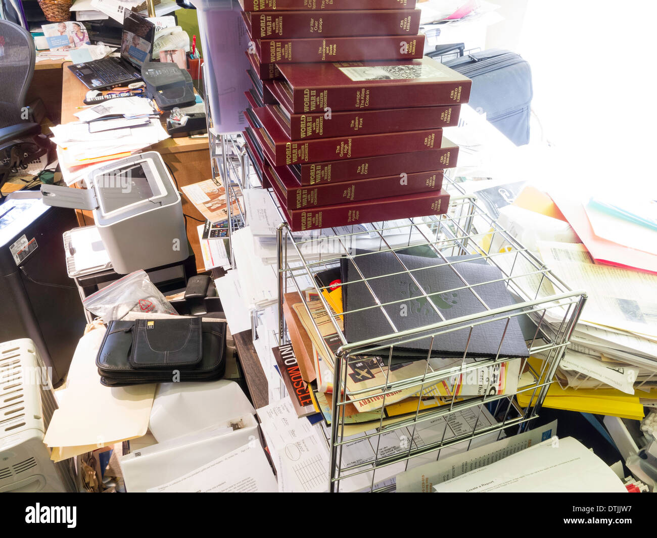 Messy drawers hi-res stock photography and images - Alamy