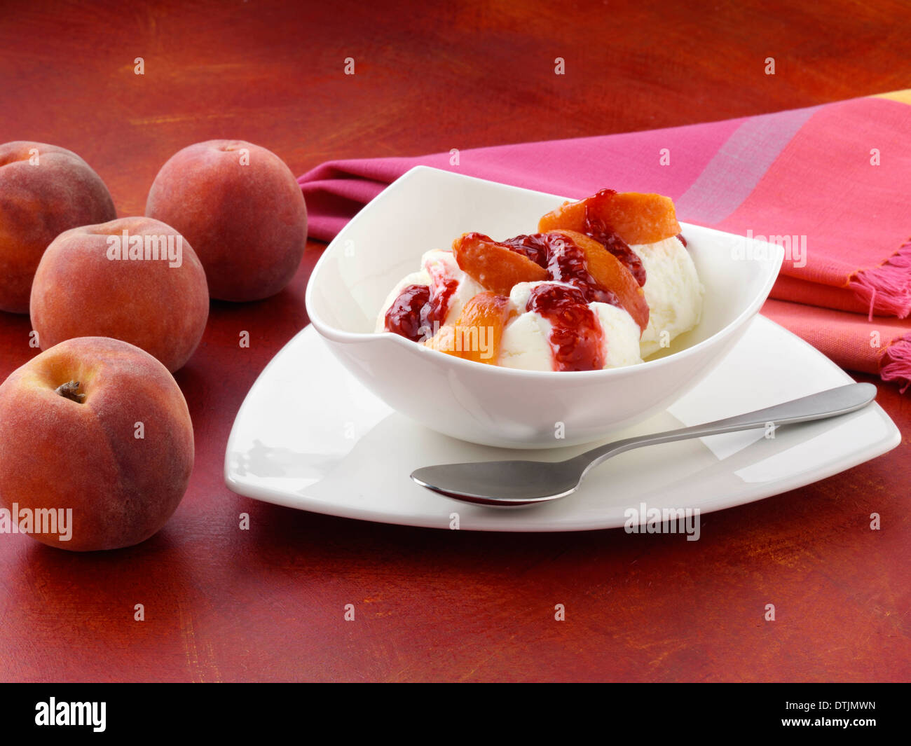 Peach Melba Foster American ice cream dessert Stock Photo - Alamy
