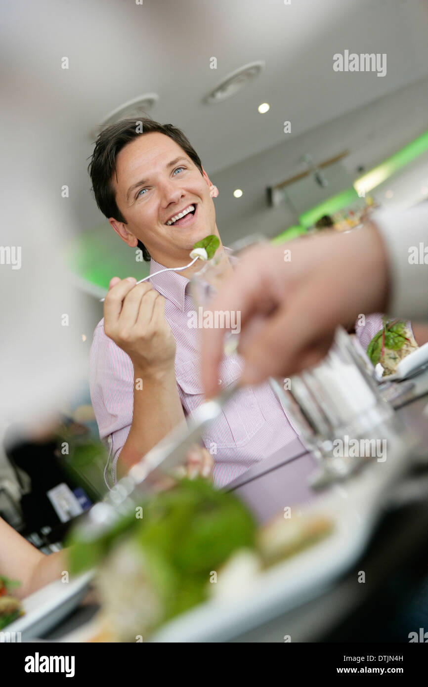 EATING LUNCH IN A MODERN CAFÉ Stock Photo - Alamy