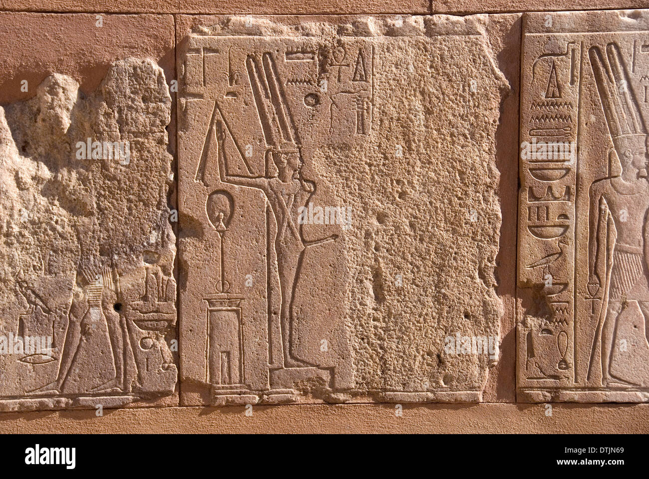 Red chapel queen hatshepsut hi-res stock photography and images - Alamy