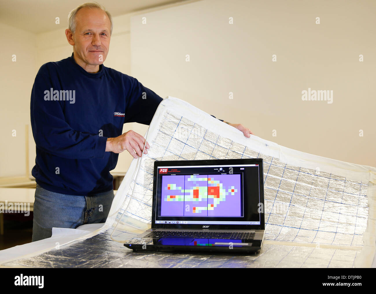 Schacht-Audorf, Germany. 15th Nov, 2013. Erhard Giese, manager of FOS ...