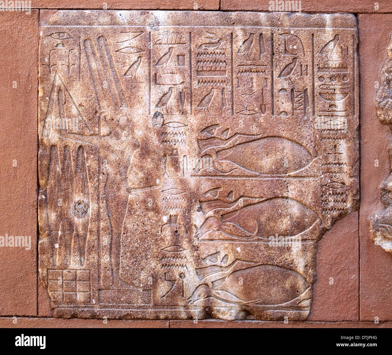 Red chapel queen hatshepsut hi-res stock photography and images - Alamy