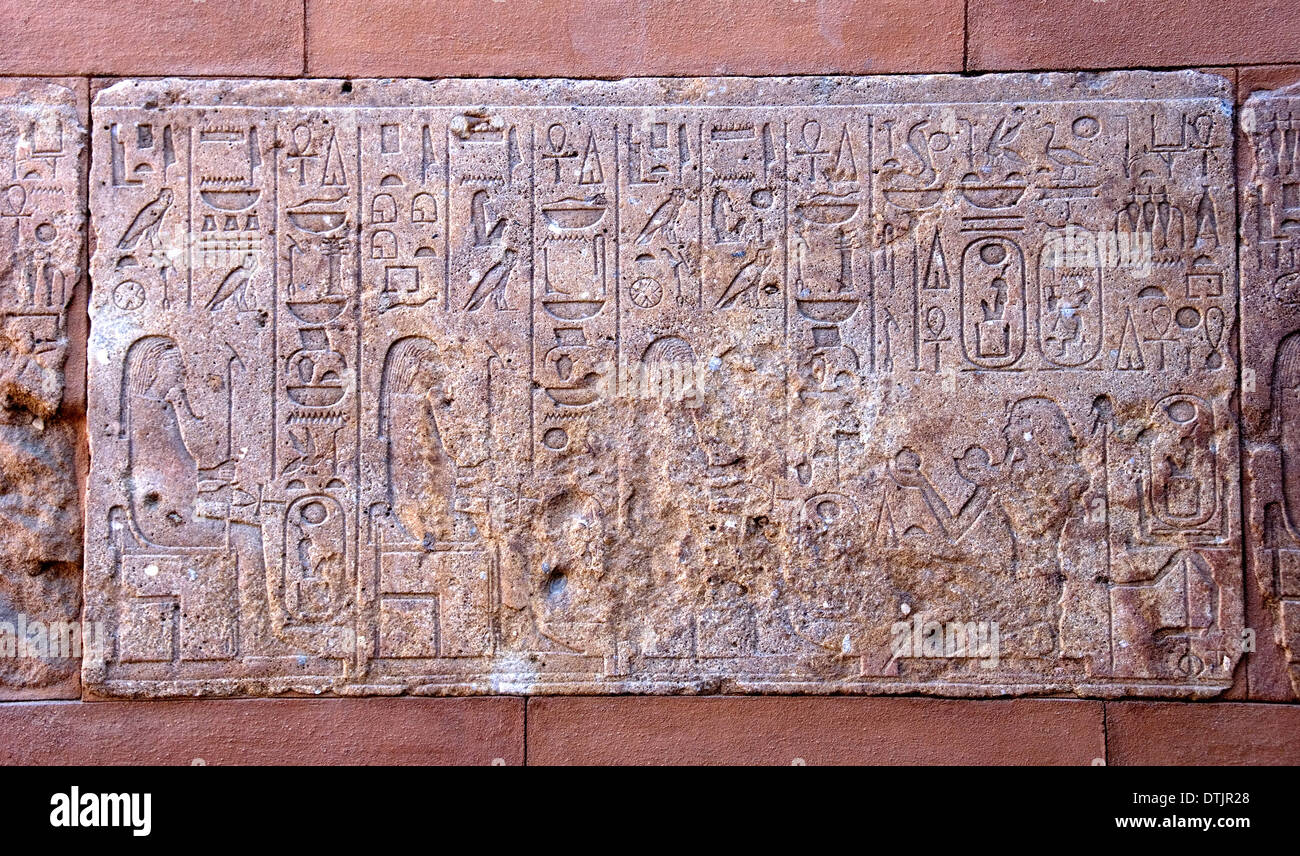Red chapel queen hatshepsut in hi-res stock photography and images - Alamy