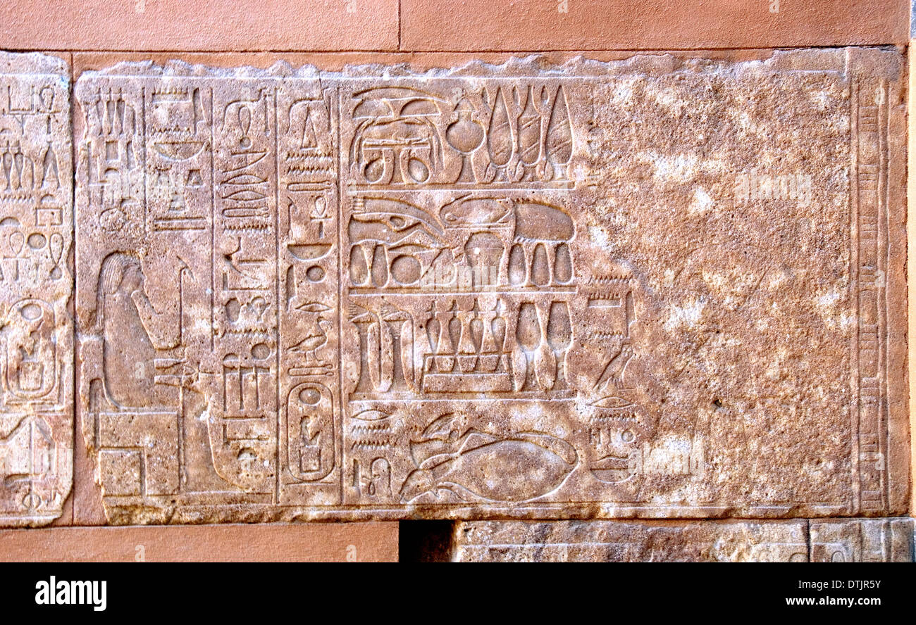 Red chapel queen hatshepsut hi-res stock photography and images - Alamy