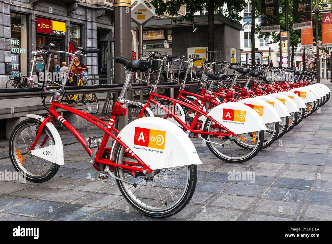 Velo antwerpen rental bicycles hi-res stock photography and images - Alamy