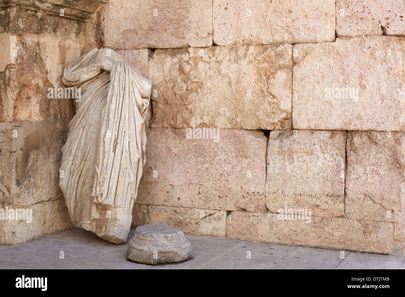 Roman statue and ancient wall background in theater Stock Photo - Alamy