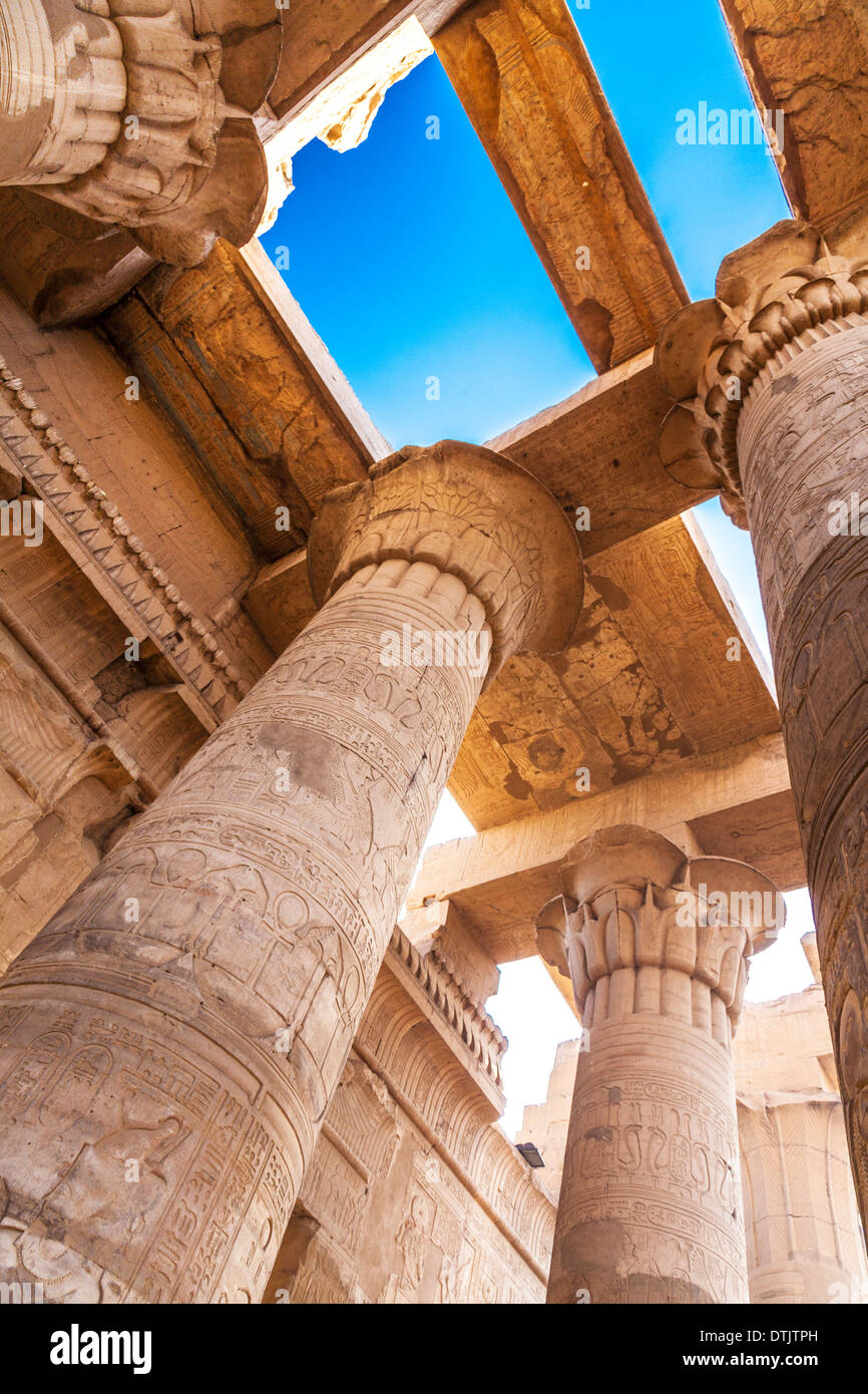 Egyptian columns hi-res stock photography and images - Alamy