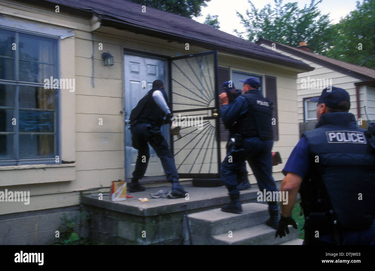 Detroit Police Narcotic officers 'Narcs' raiding a house, Detroit ...