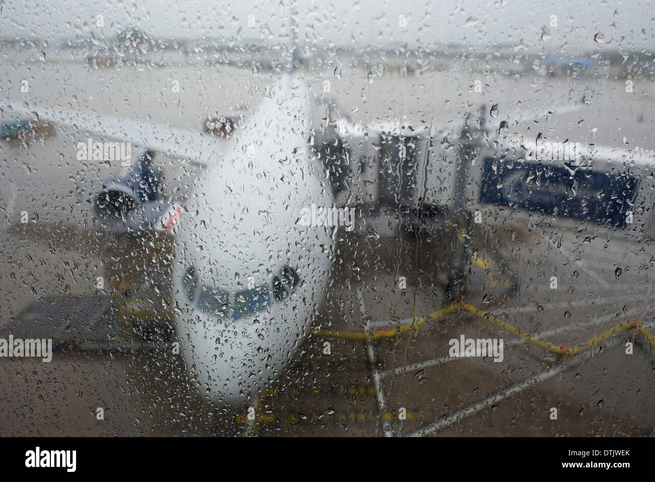 Aircraft in the rain Stock Photo - Alamy