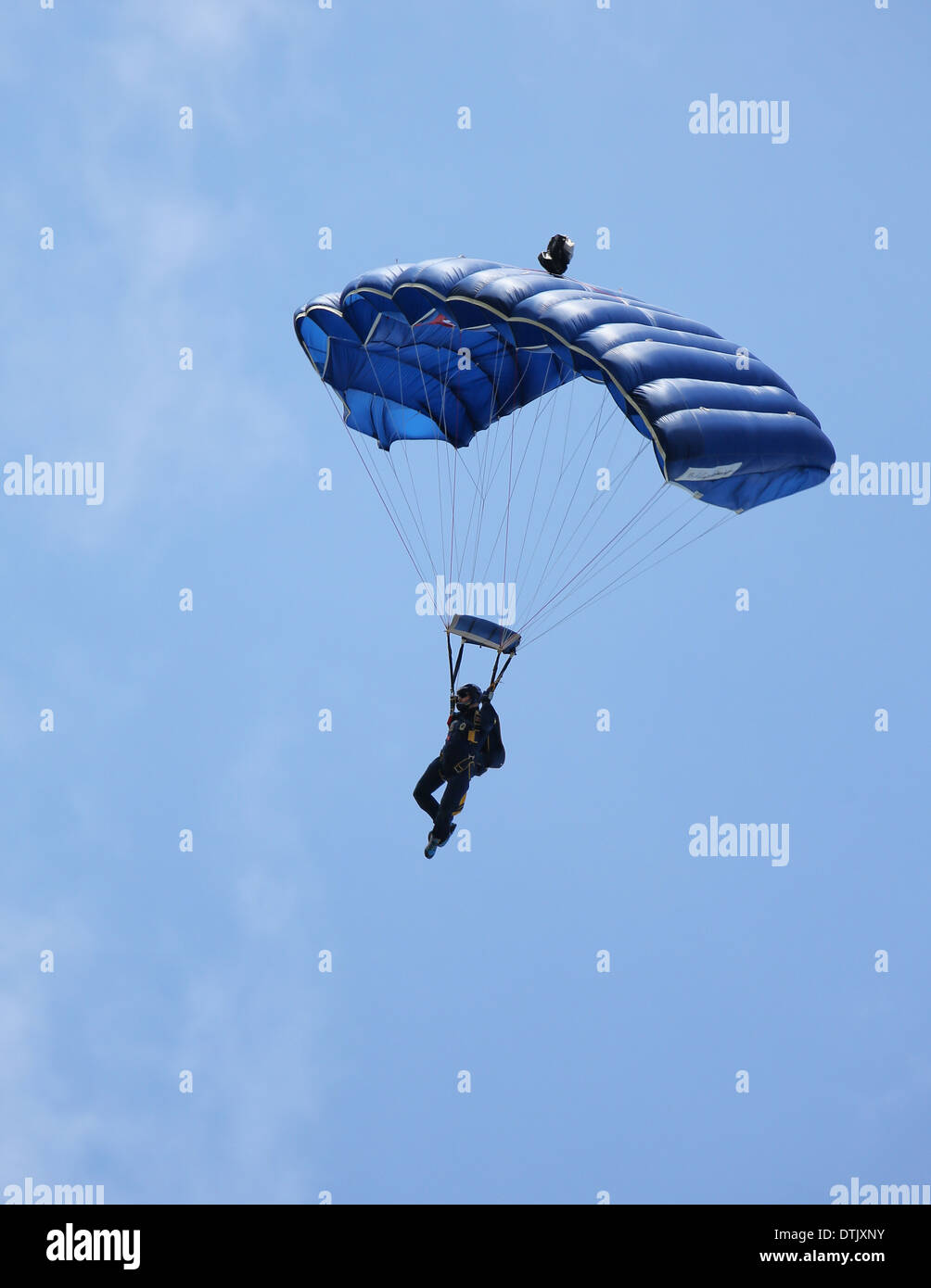 Parachute wings hi-res stock photography and images - Alamy