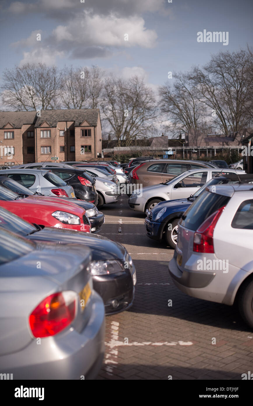 Crowded mall parking lot hi-res stock photography and images - Alamy