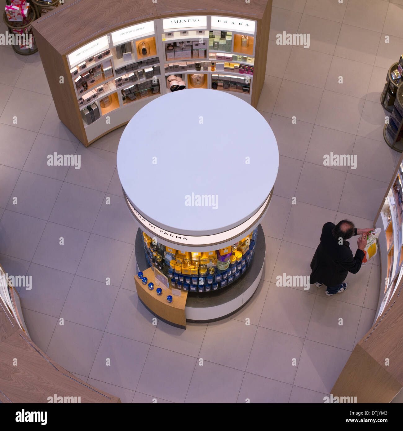 Perfume department hi-res stock photography and images - Alamy