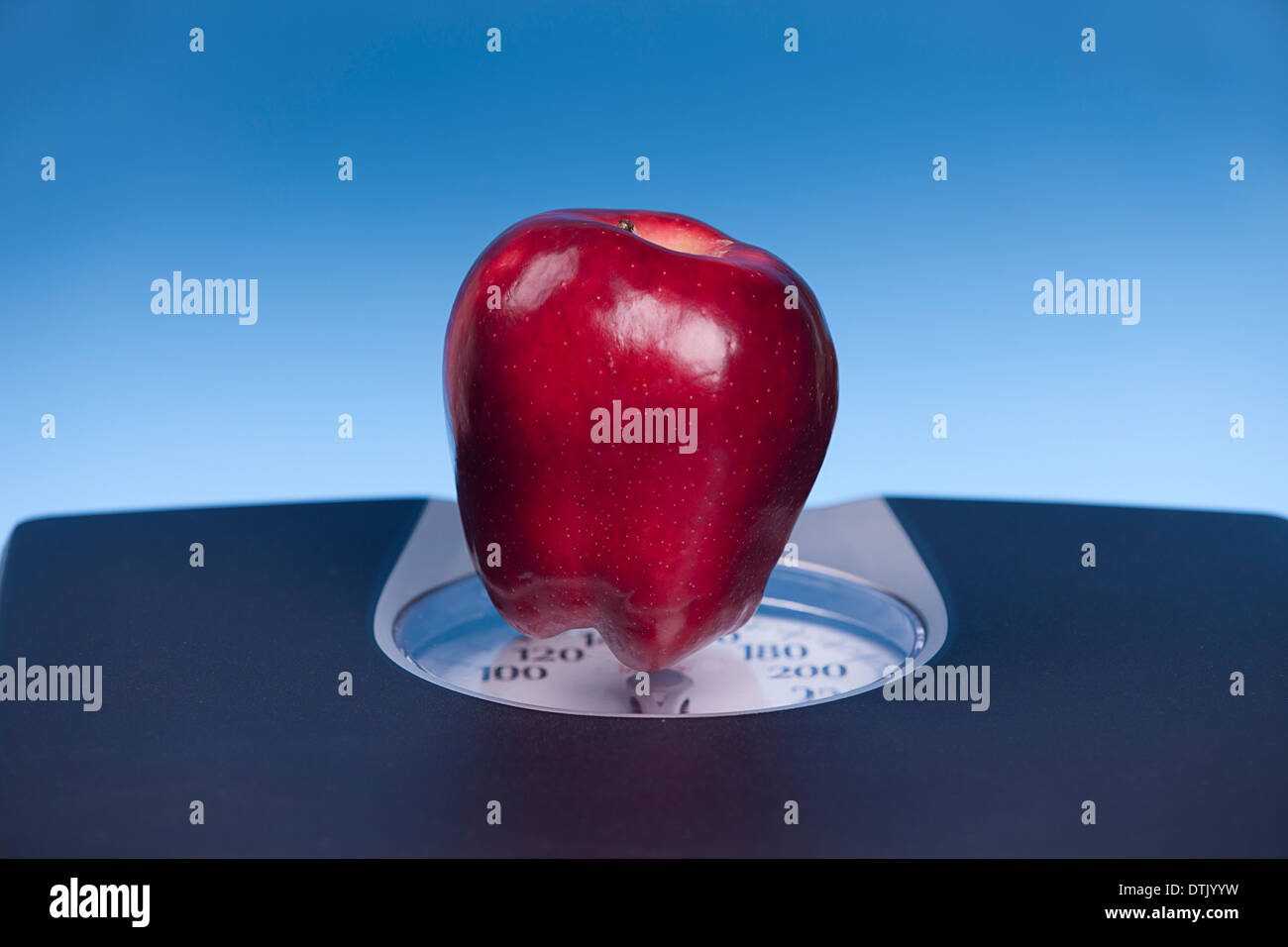 Apple on a scale hi-res stock photography and images - Alamy