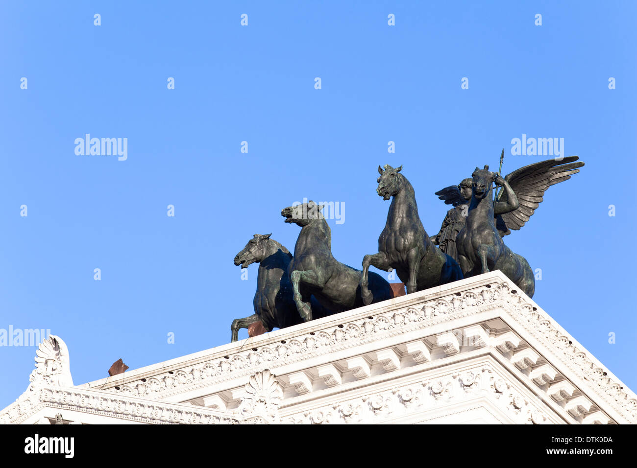 Statues of horses hi-res stock photography and images - Alamy