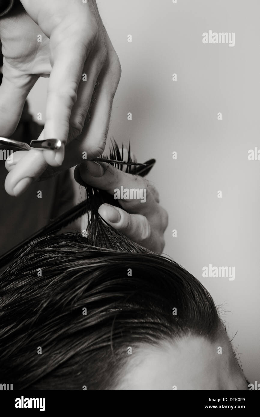 close up shot of man getting his hair cut Stock Photo - Alamy