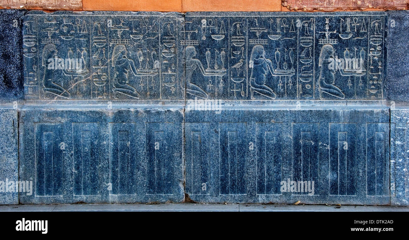 Red chapel queen hatshepsut hi-res stock photography and images - Alamy