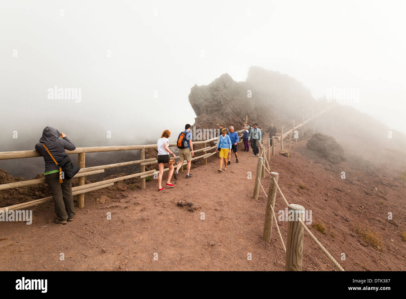 Walking path along the crater of Mount Vesuvius Stock Photo - Alamy