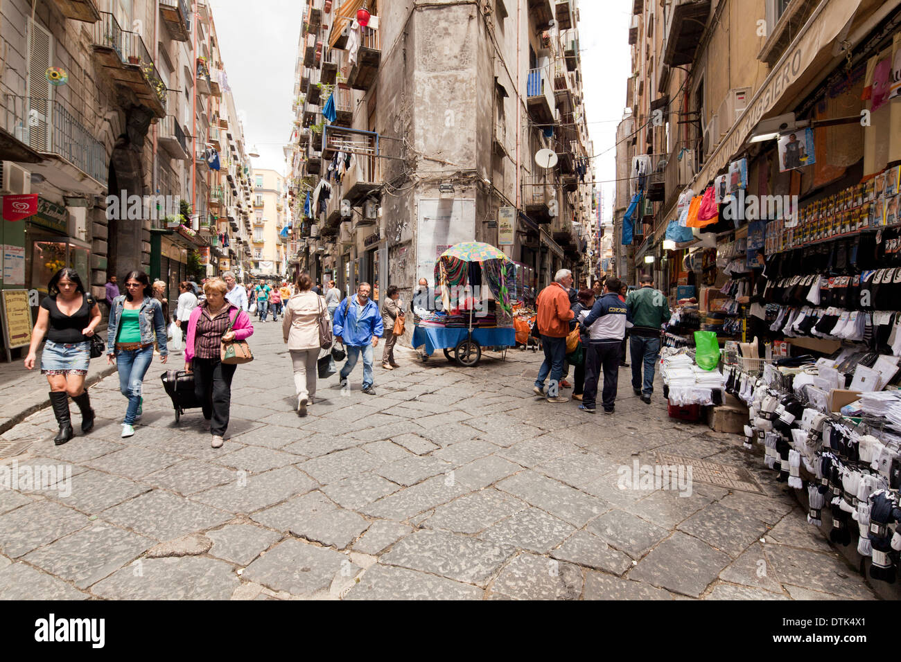 Alleys of naples hi-res stock photography and images - Alamy