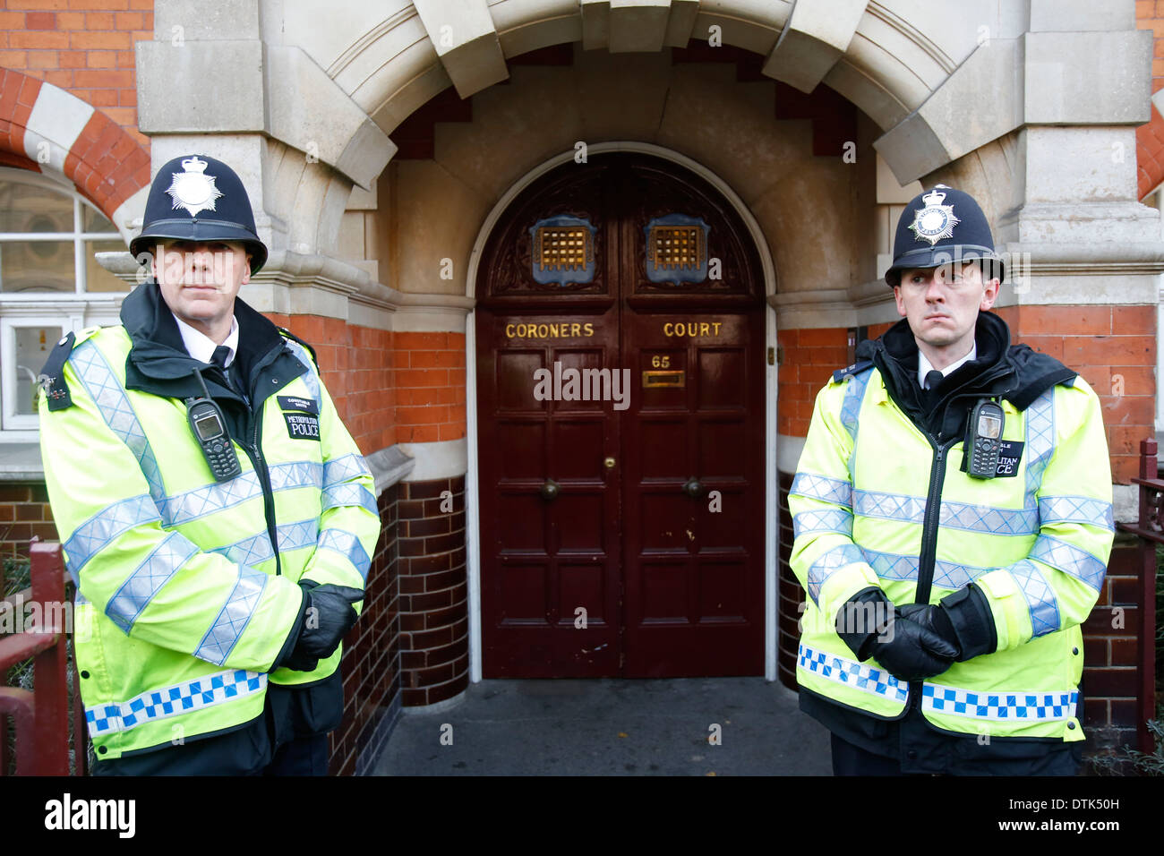 Police stand guard out side the Westminster Coroner's Court Stock Photo ...