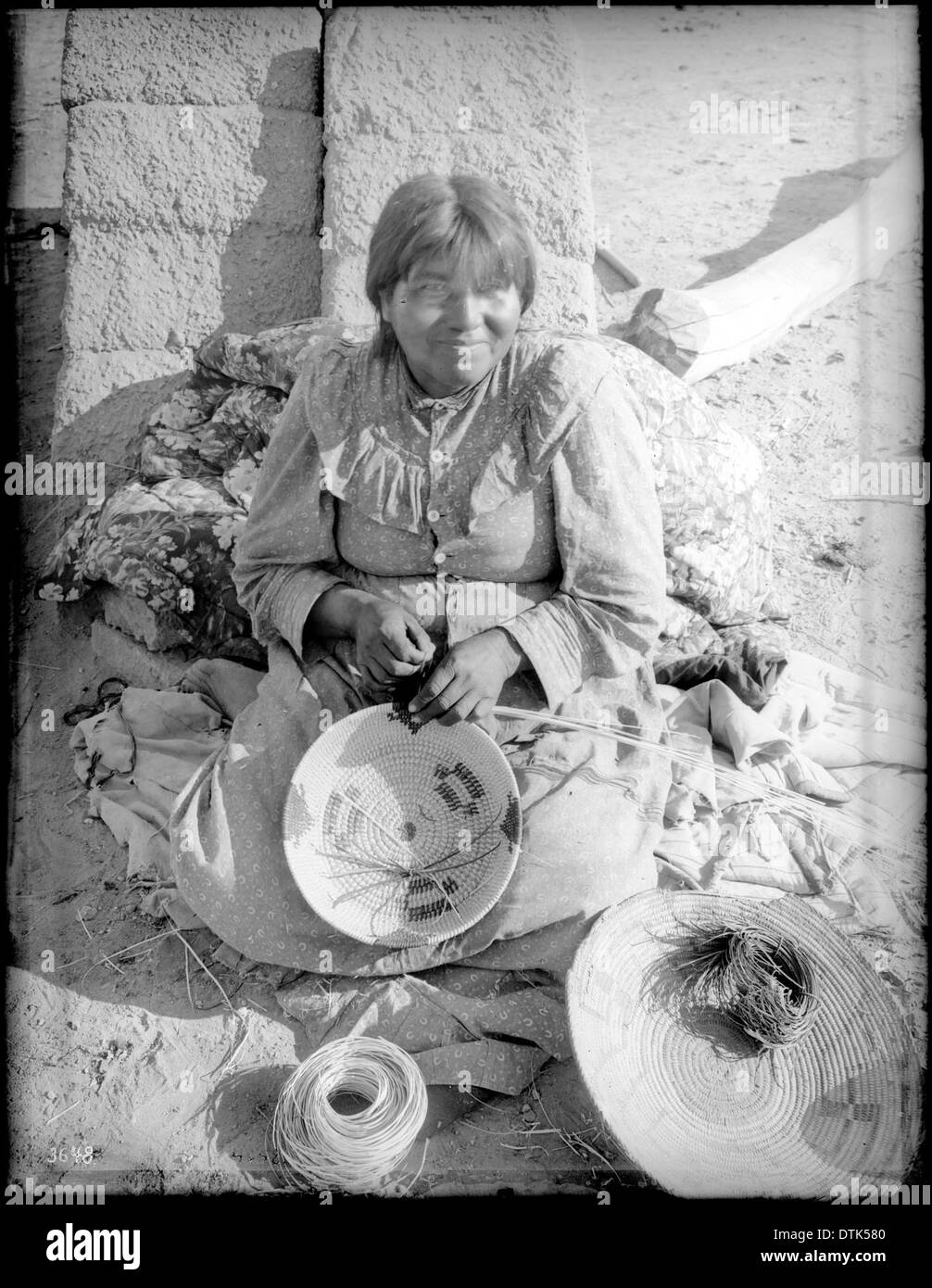 Pima basket hi-res stock photography and images - Alamy