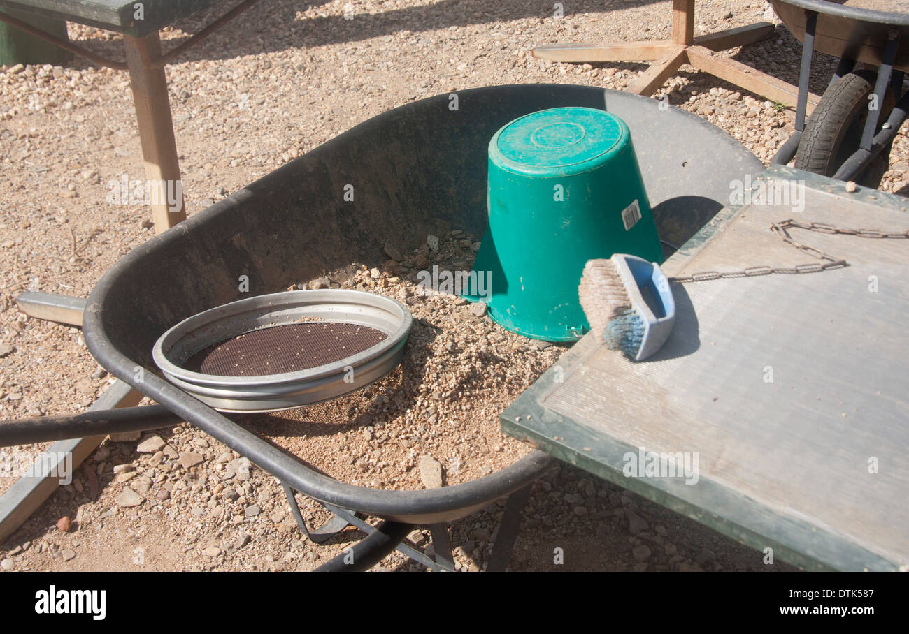 Fossicking hi-res stock photography and images - Alamy