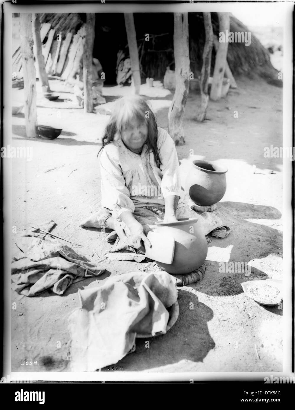 A Pima Indian woman named Si-Rup is shown making 'ollas' (water jugs ...