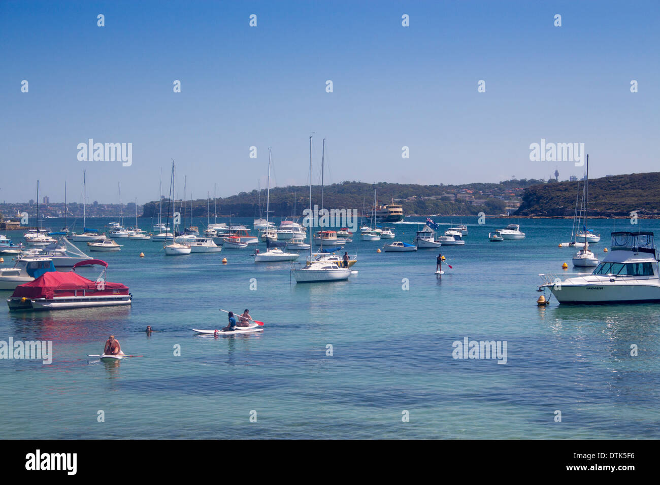 Manly Cove harbour with people paddleboarding and pleasure boats Sydney ...