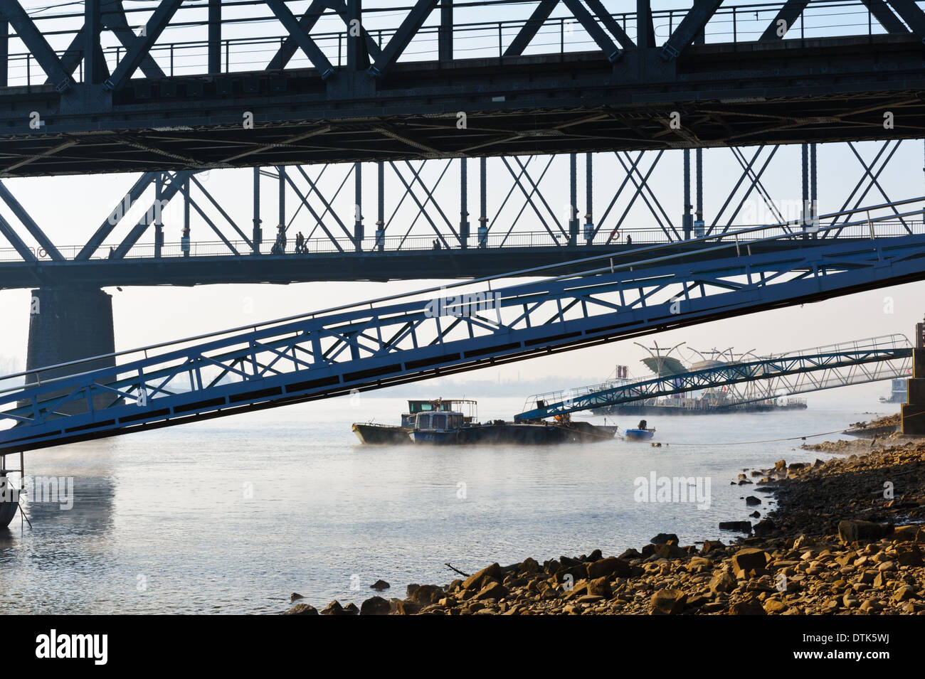 The Sino-Korea Friendship Bridge and "Broken Bridge" . Liaoning ...