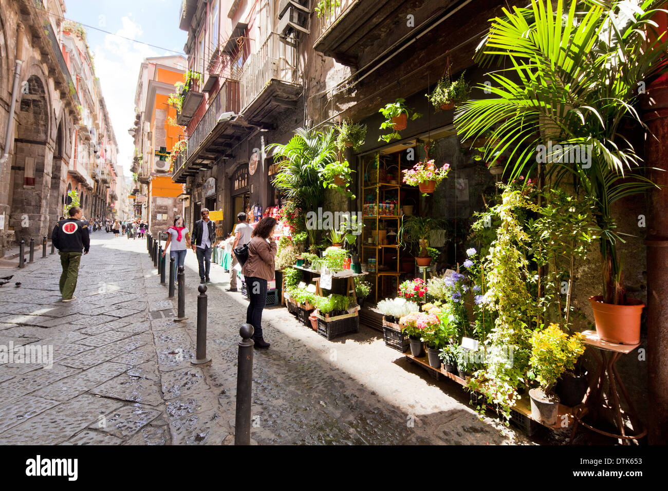 Naples italy street hi-res stock photography and images - Alamy