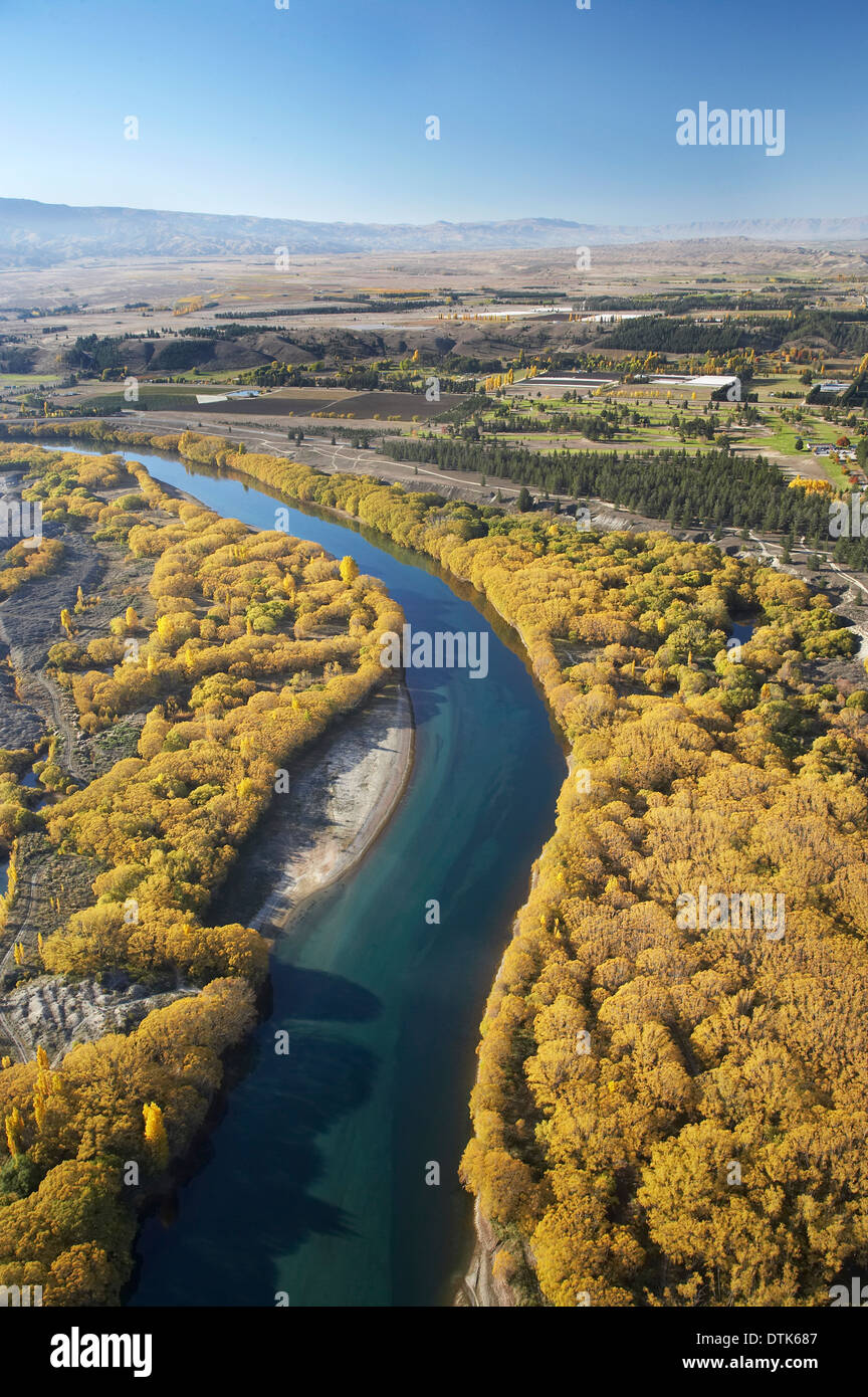 Clutha River and Autumn Colour near Alexandra, Central Otago, South ...