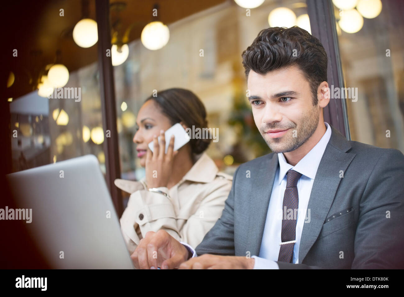 Working 2 people hi-res stock photography and images - Alamy