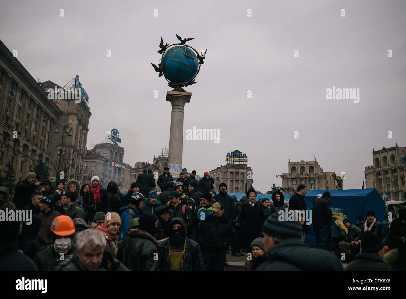 Kiev, Ukraine. 19th Feb, 2014. The occupation of Indipendence Square ...