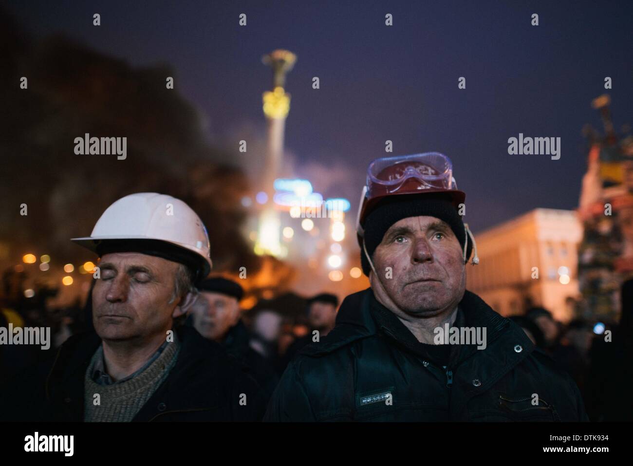 Kiev, Ukraine. 19th Feb, 2014. The occupation of Indipendence Square ...