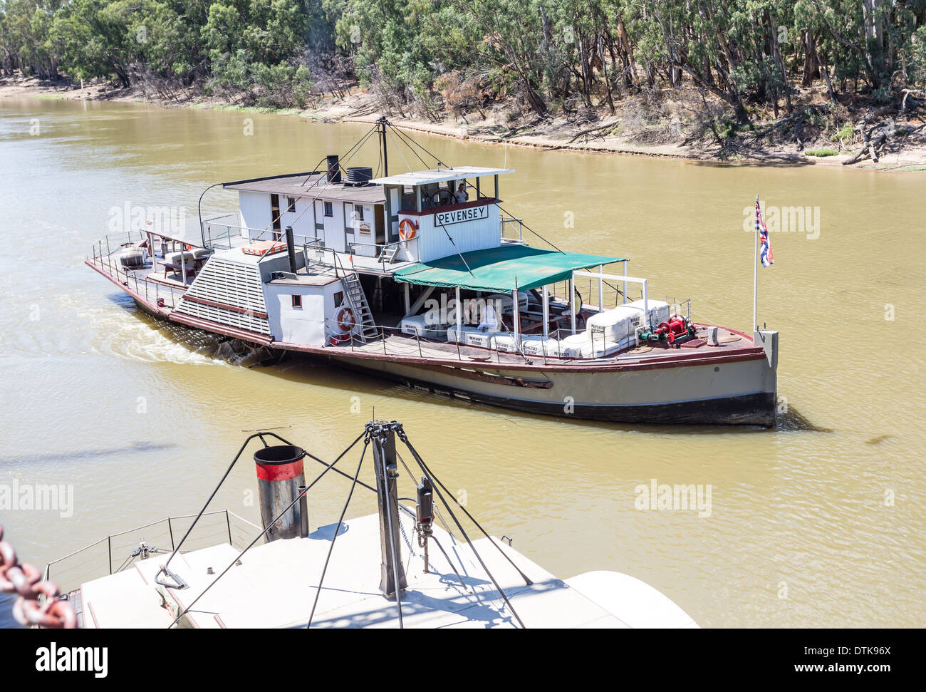 Paddle steamer on murray river hi-res stock photography and images - Alamy