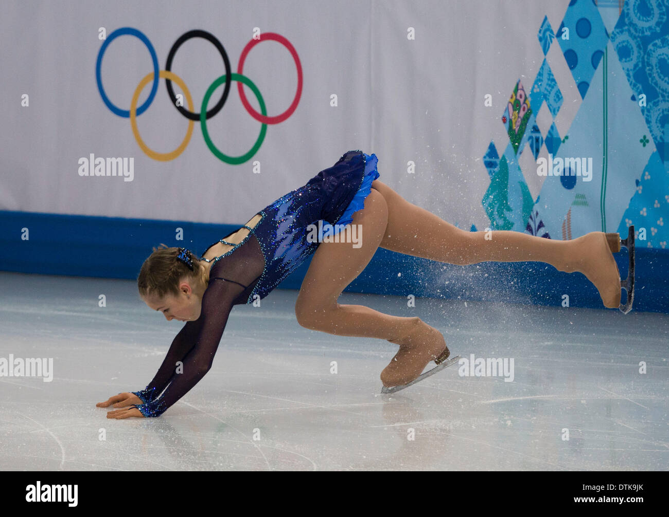 Sochi, Russia. 19th Feb, 2014. YULIA LIPNITSKAYA of Russia falls in the ...