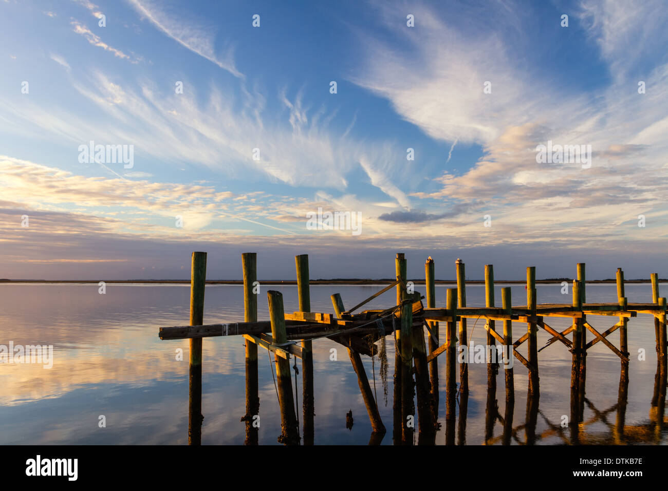 Rustic dock hi-res stock photography and images - Alamy