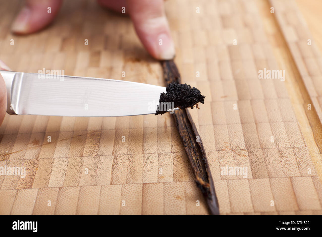 Scrape out vanilla pod knife hi-res stock photography and images - Alamy