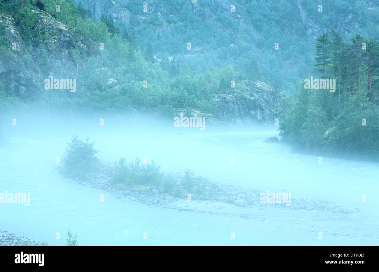 Dense fog mountain hi-res stock photography and images - Alamy