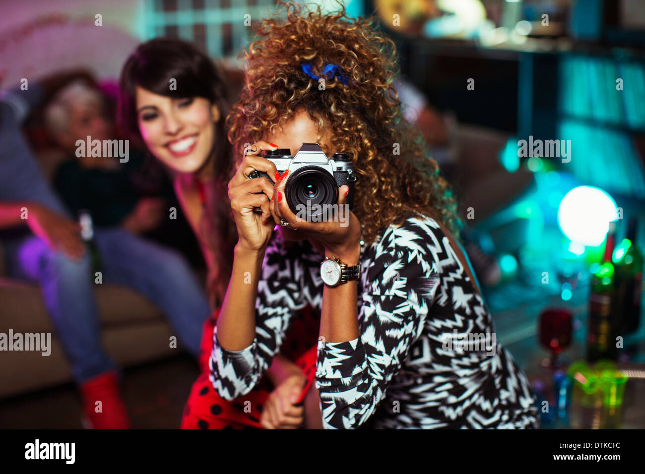 Female using camera hi-res stock photography and images - Alamy