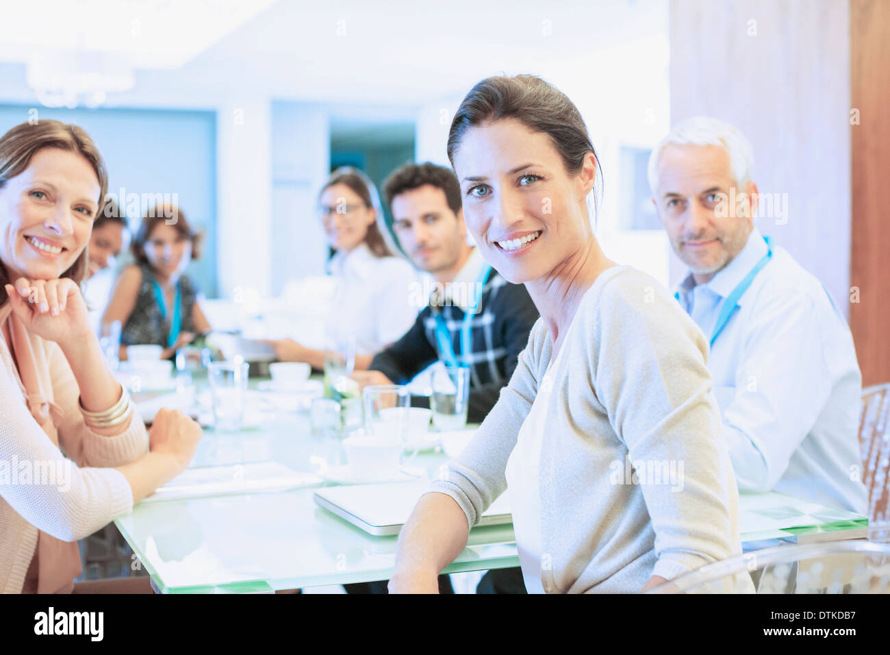 Business people smiling hi-res stock photography and images - Alamy