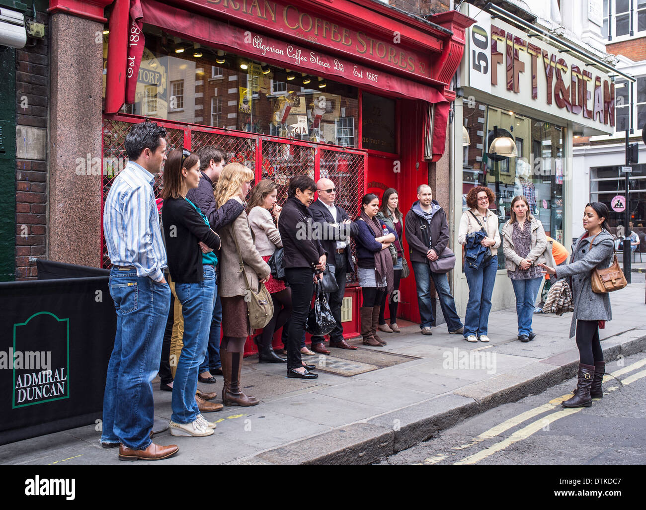 Uk tour group hi-res stock photography and images - Alamy