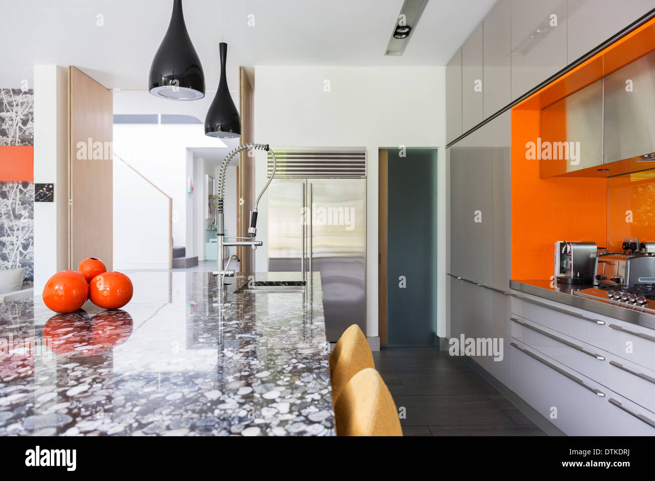 Modern kitchen hi-res stock photography and images - Alamy
