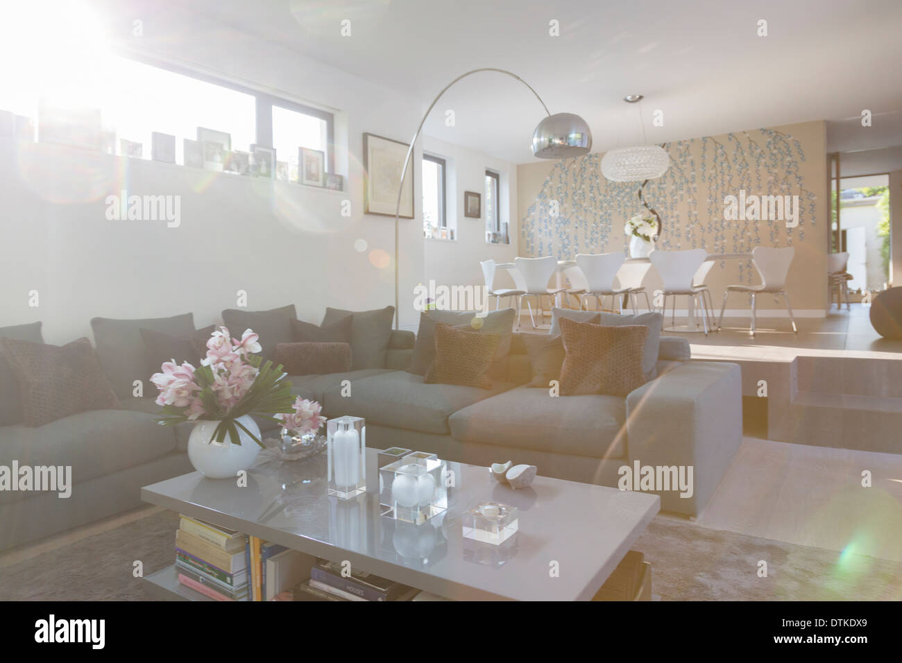 Open plan sitting room with dining area hi-res stock photography and ...