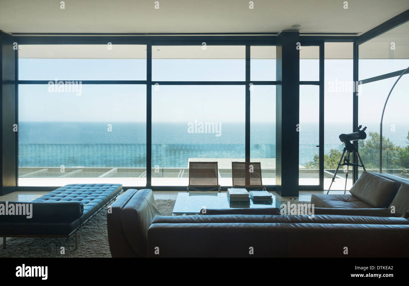 Modern house overlooking ocean Stock Photo - Alamy