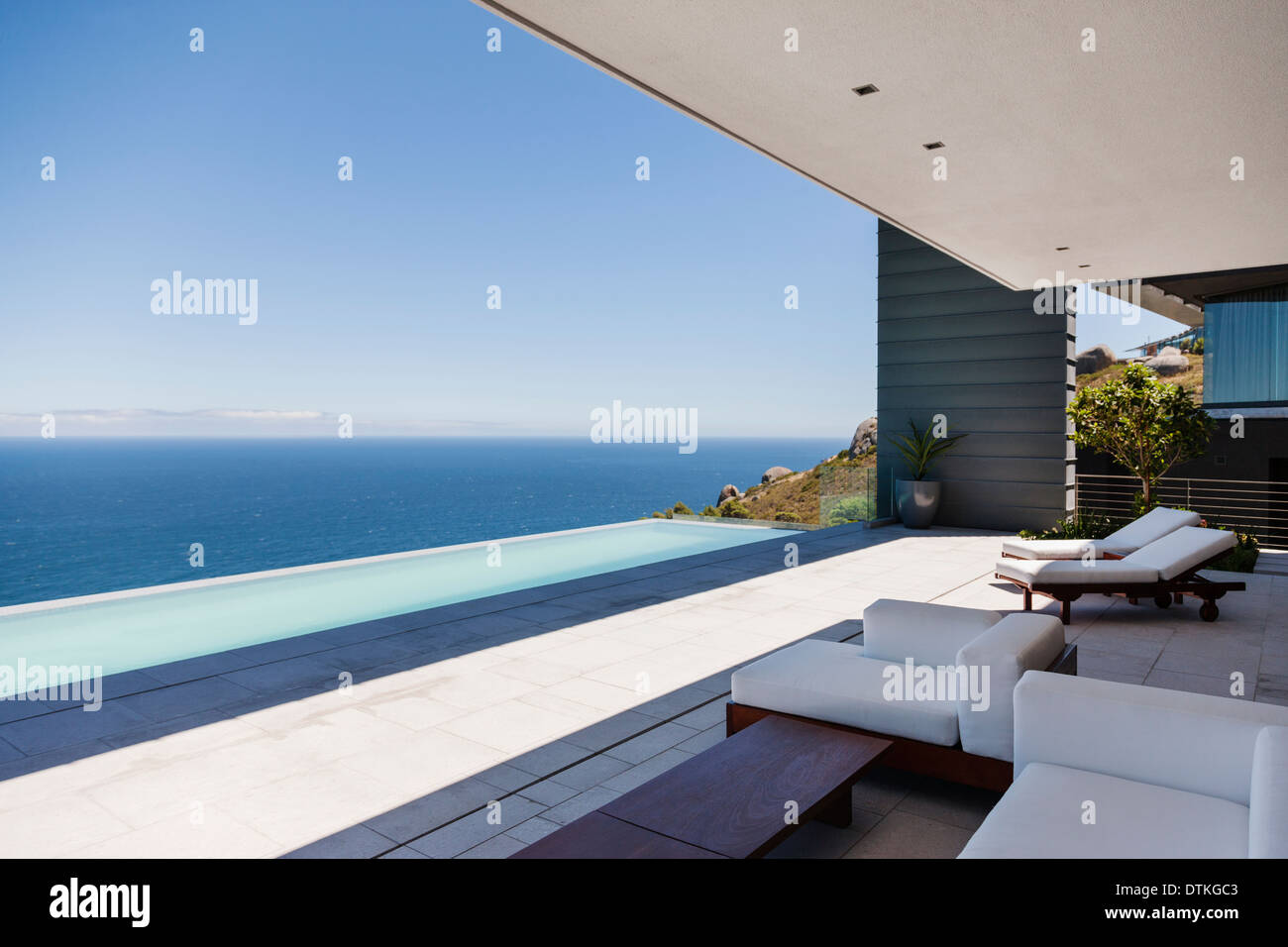 Modern patio overlooking ocean Stock Photo - Alamy