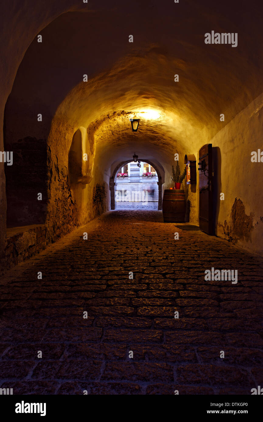 Dark street hi-res stock photography and images - Alamy
