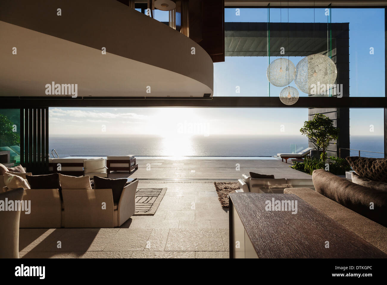 Modern house overlooking ocean Stock Photo - Alamy
