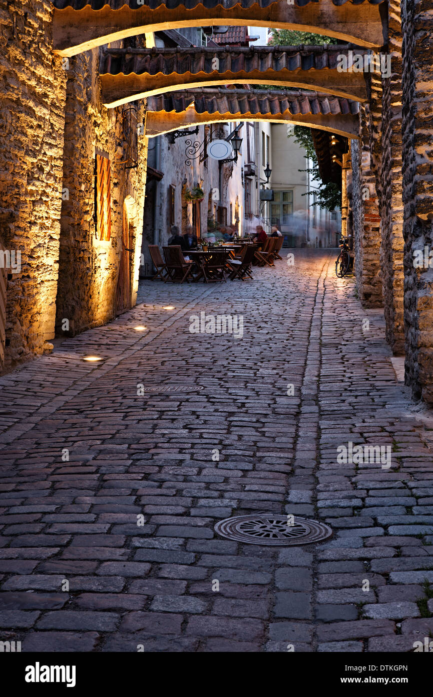 European sidewalk hi-res stock photography and images - Alamy